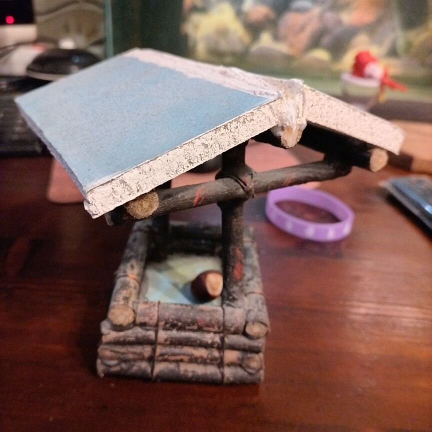 Кормушка для маленьких птичек