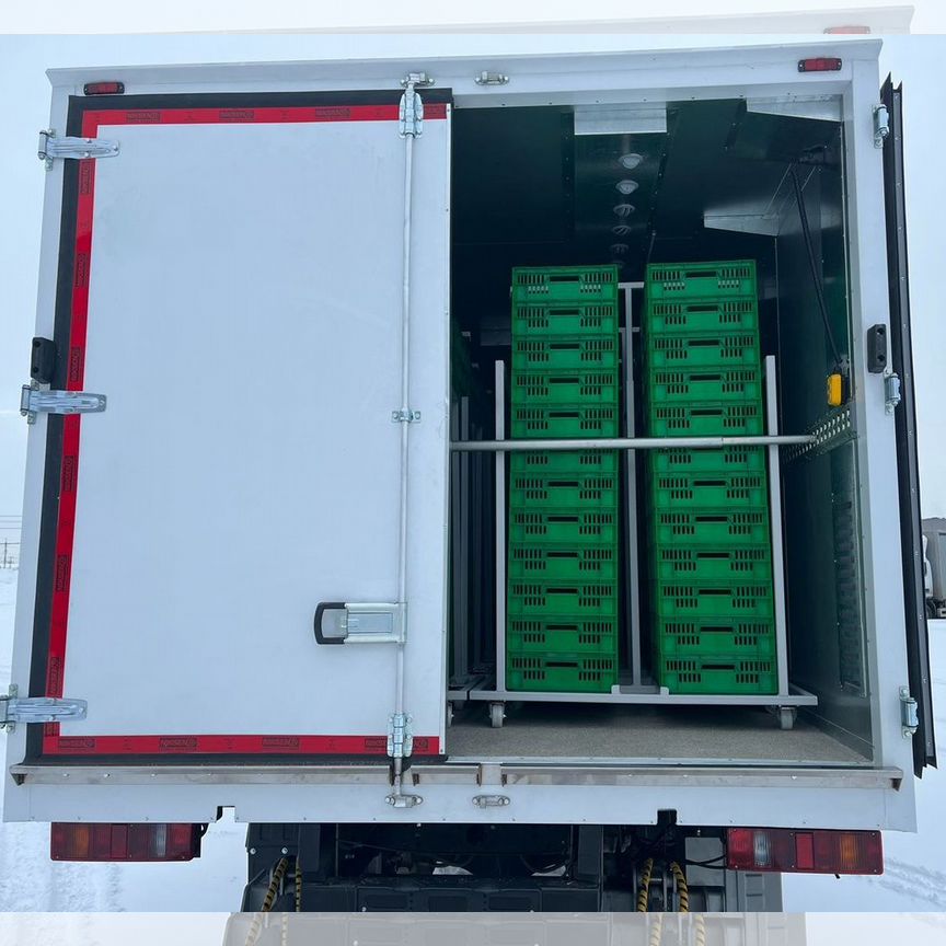 Тележки /ящики для перевозки суточного молодняка