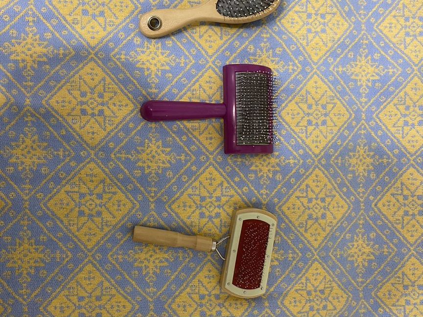 Щетки-пуходерки для кошек и собак