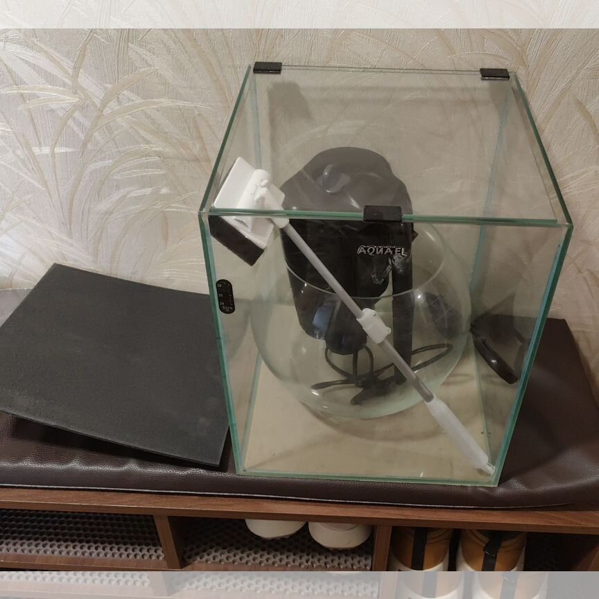 Аквариум 30 литров   круглый маленький и фильтр