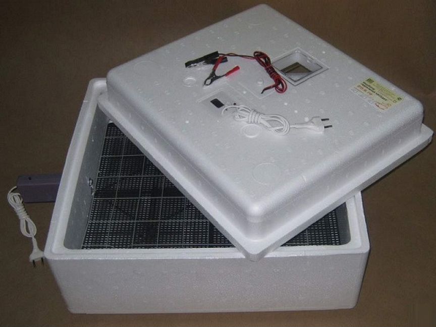 Инкубатор "Наседка-А" 104 яйца автомат. 220В+12В