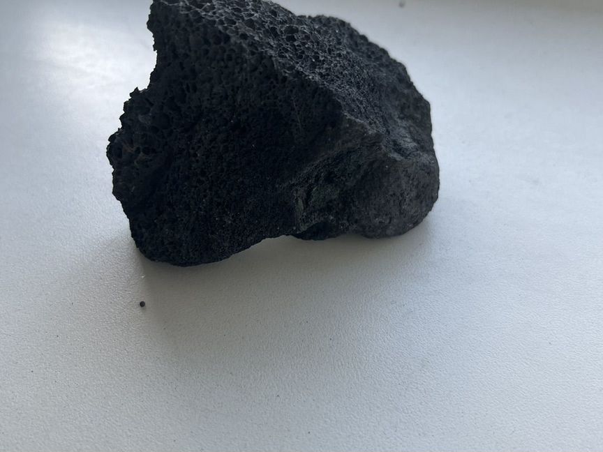 Черная лава для аквариума