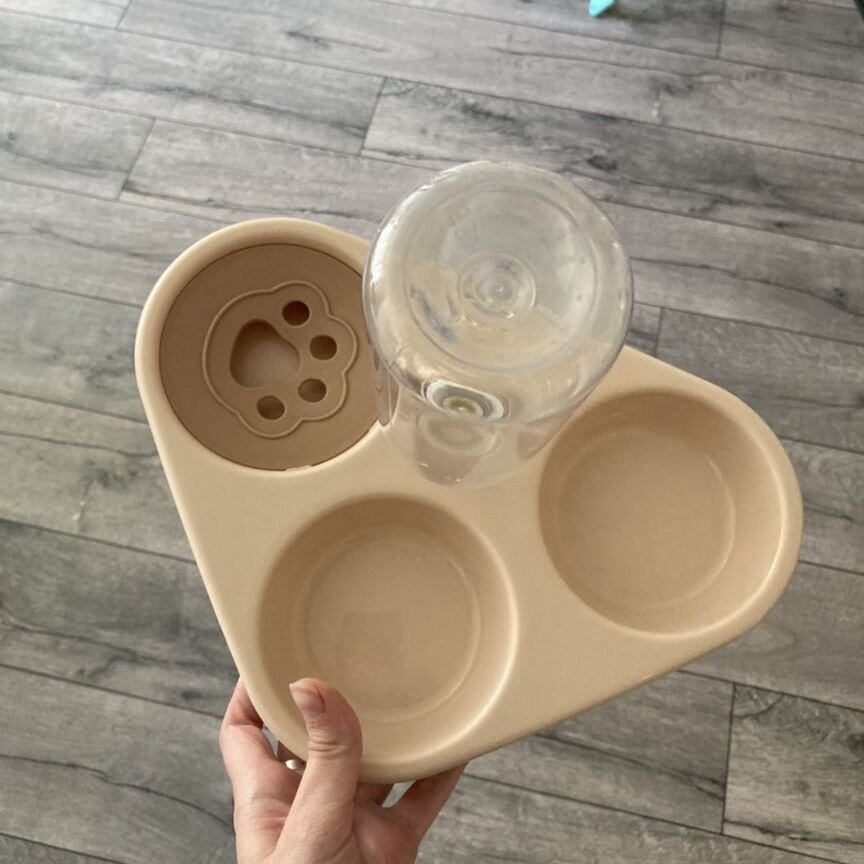 Кормушка для кошек с поилкой