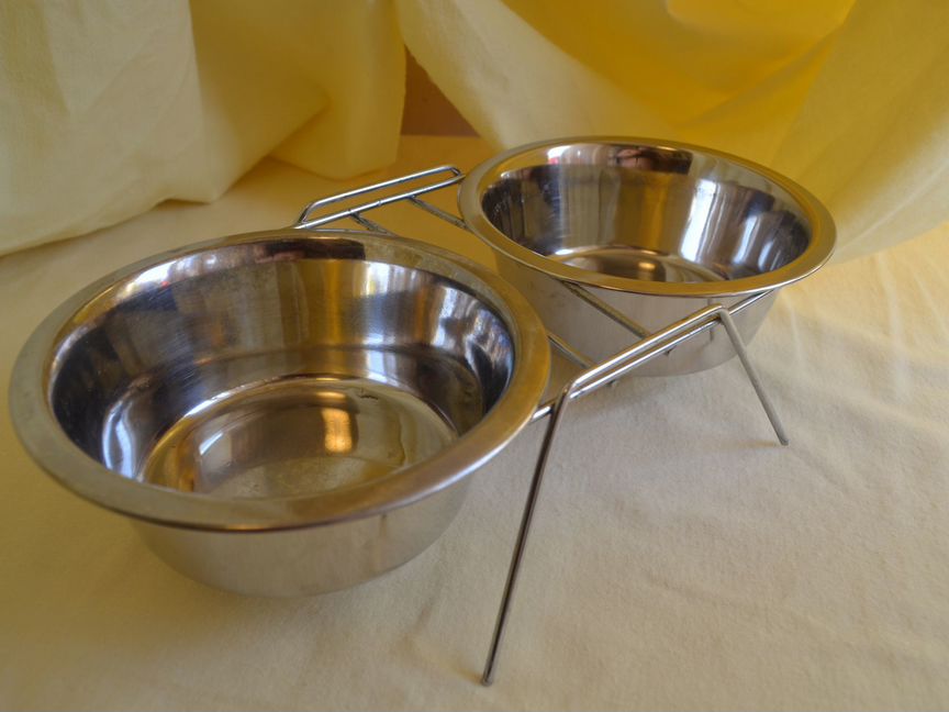 Миски железные из нержавейки на подставке