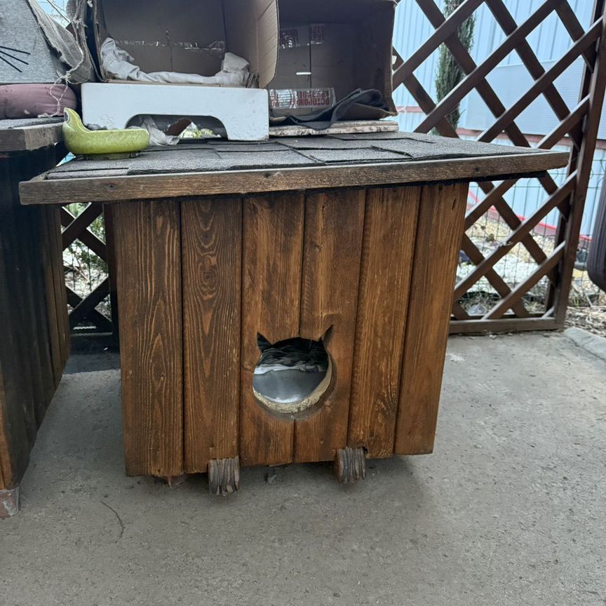 Будка для котов, маленьких собак