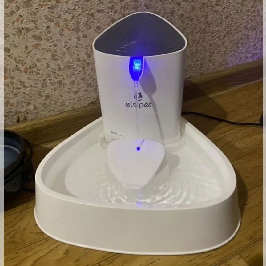 Фонтан поилка для кошек и собак