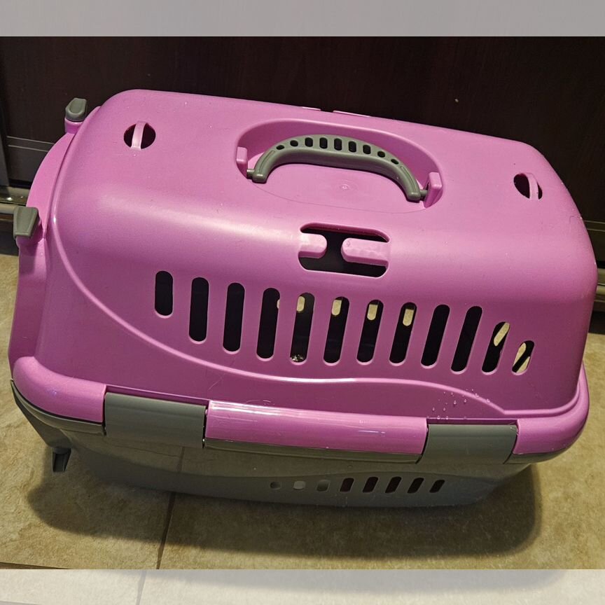 Переноска для кошек пластиковая новая