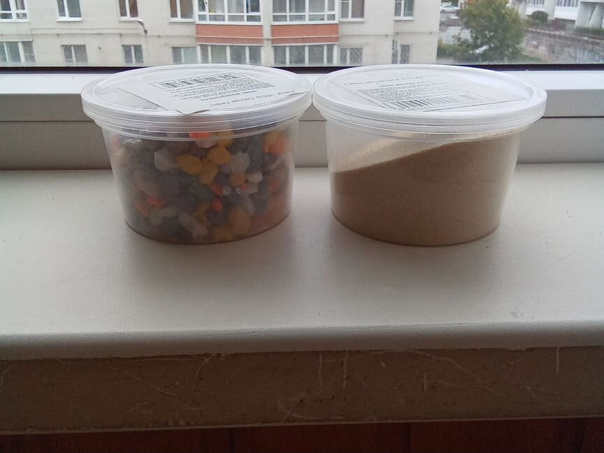 Камни и песок для маленького аквариума