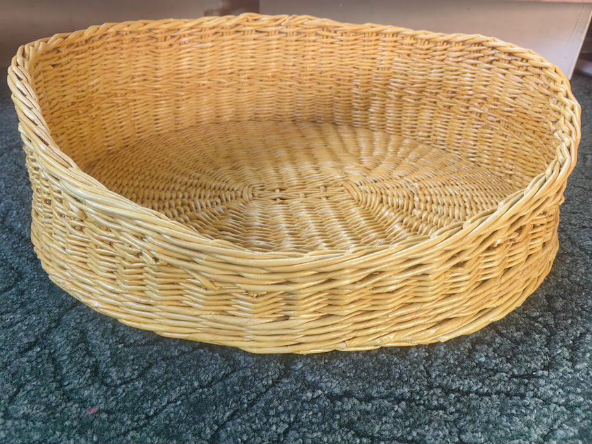 Лежанка для собаки плетеная