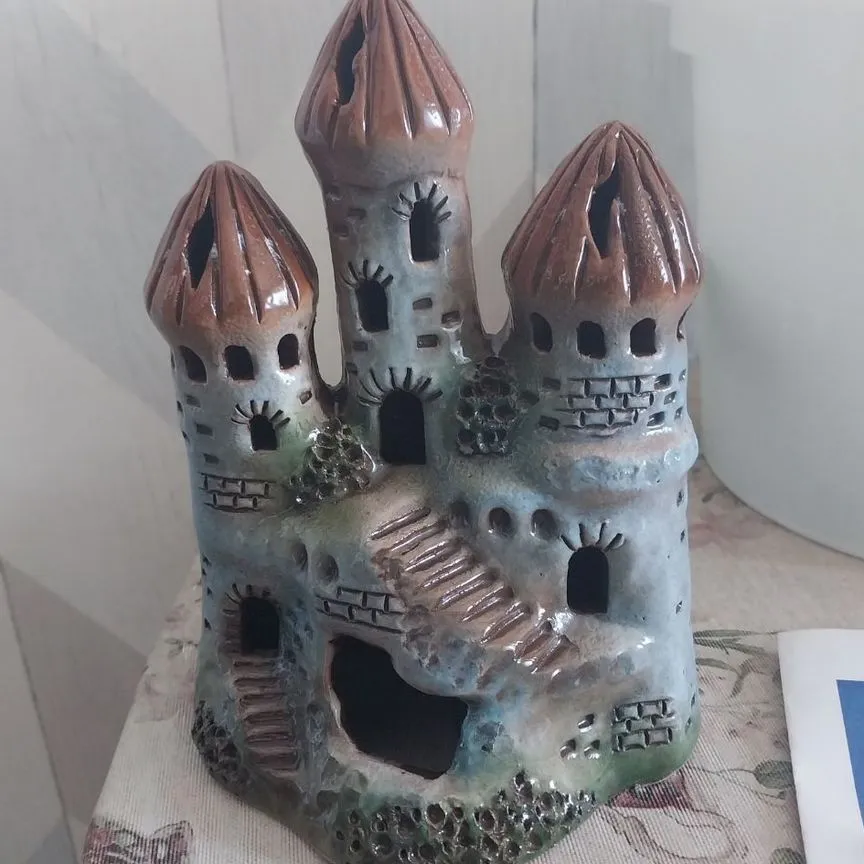 Галька и замок для аквариума