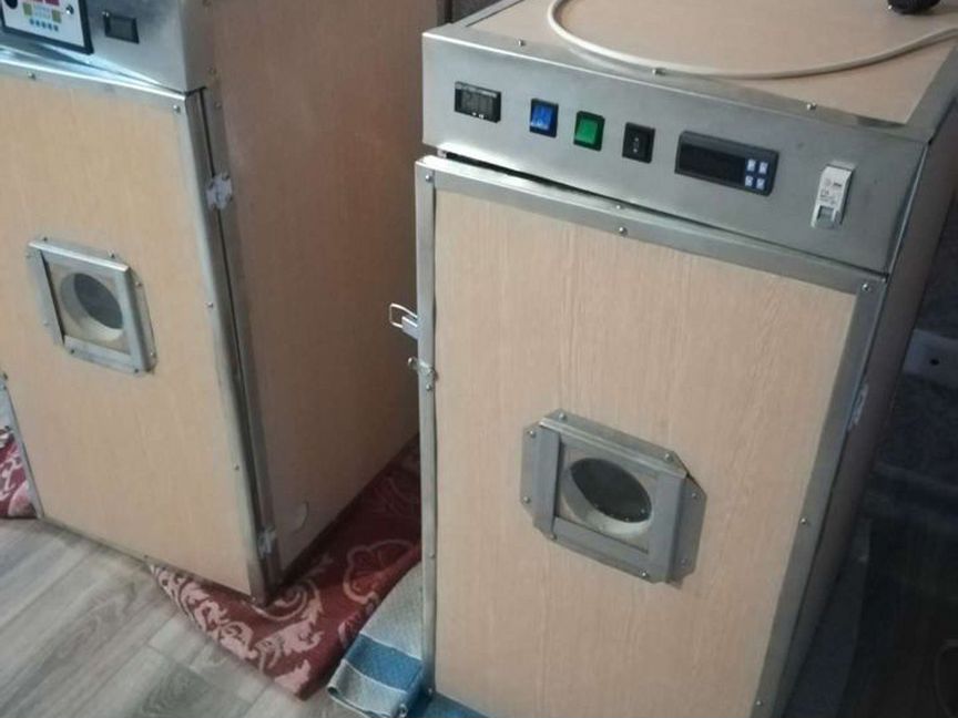 Инкубатор на 330 куриных яйц