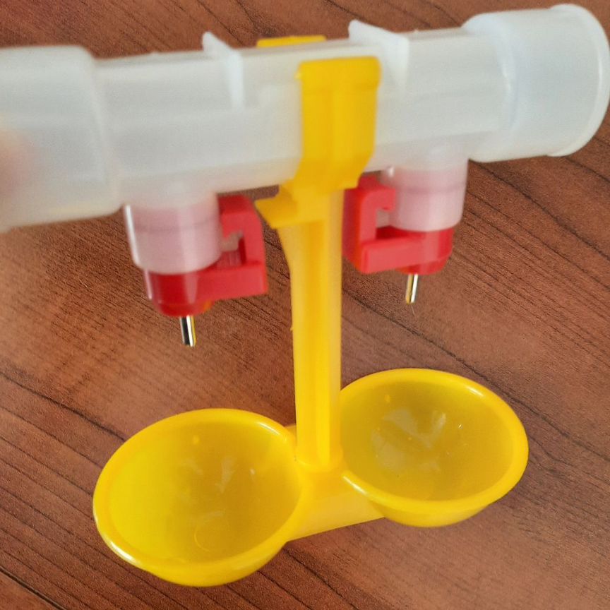 Нипельные поилки для кур