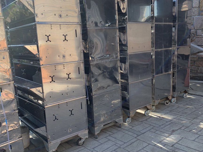 Вертикальная мини-ферма из 3-х клеток