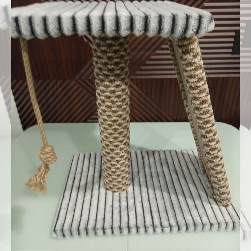 Когтеточка для кошек с лежанкой