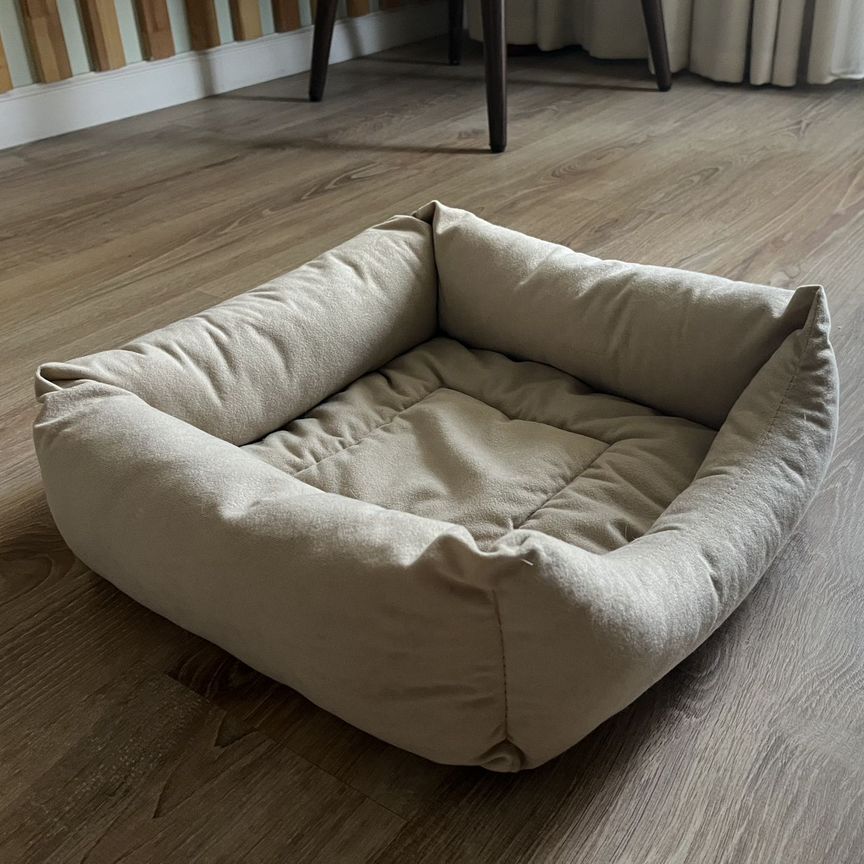 Новая лежанка для котика, размер 42/42/15 см