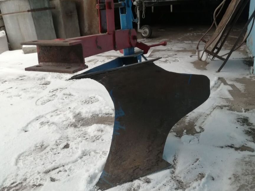 Продам оборотный плуг