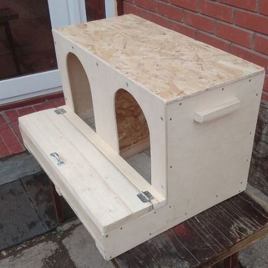 Кормушка для кур и гнездно для кур