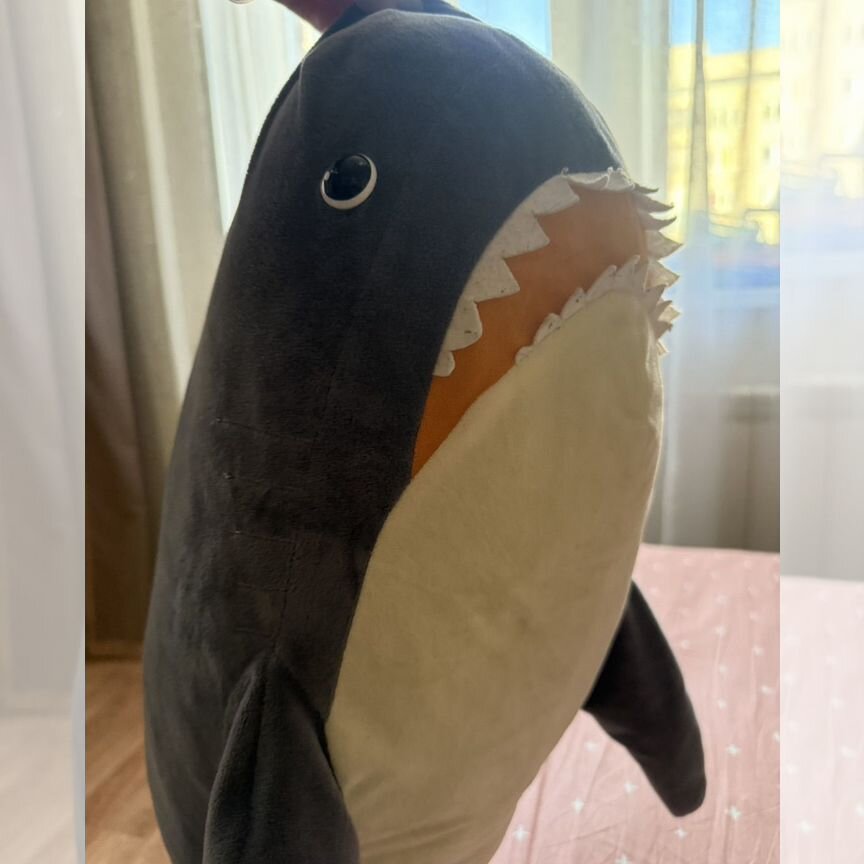 Игрушка акула для больших собак