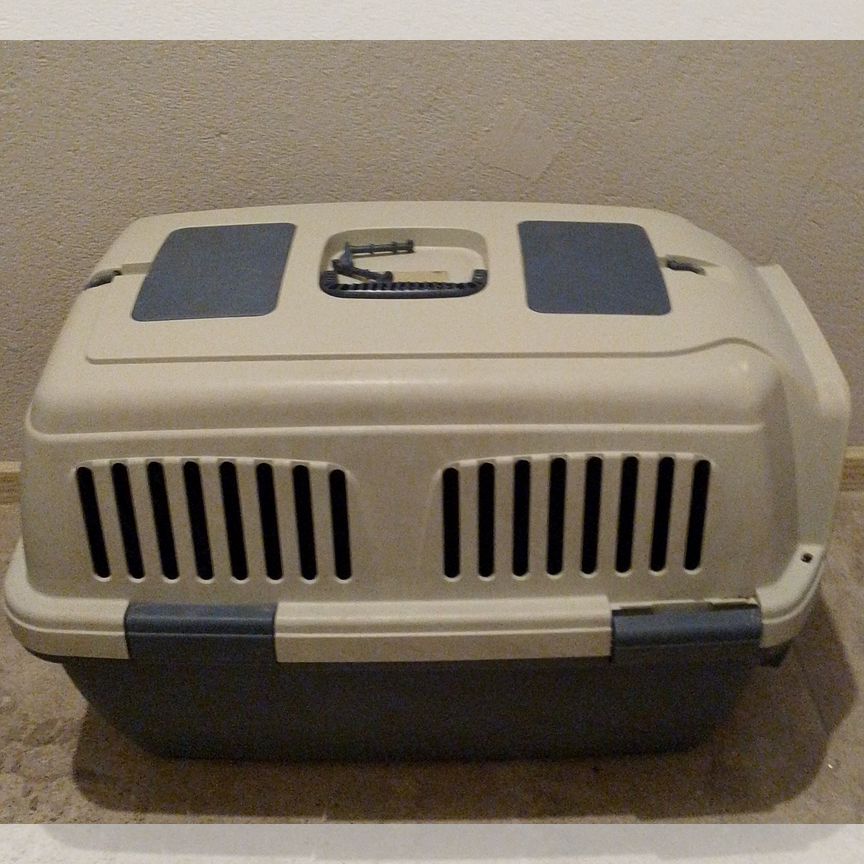 Переноска для кошек и собак пластиковая бу
