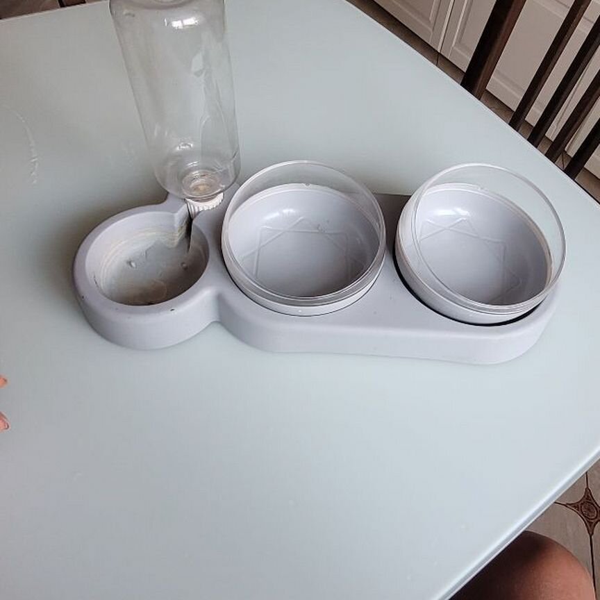 Кормушка для животных с дозатором воды