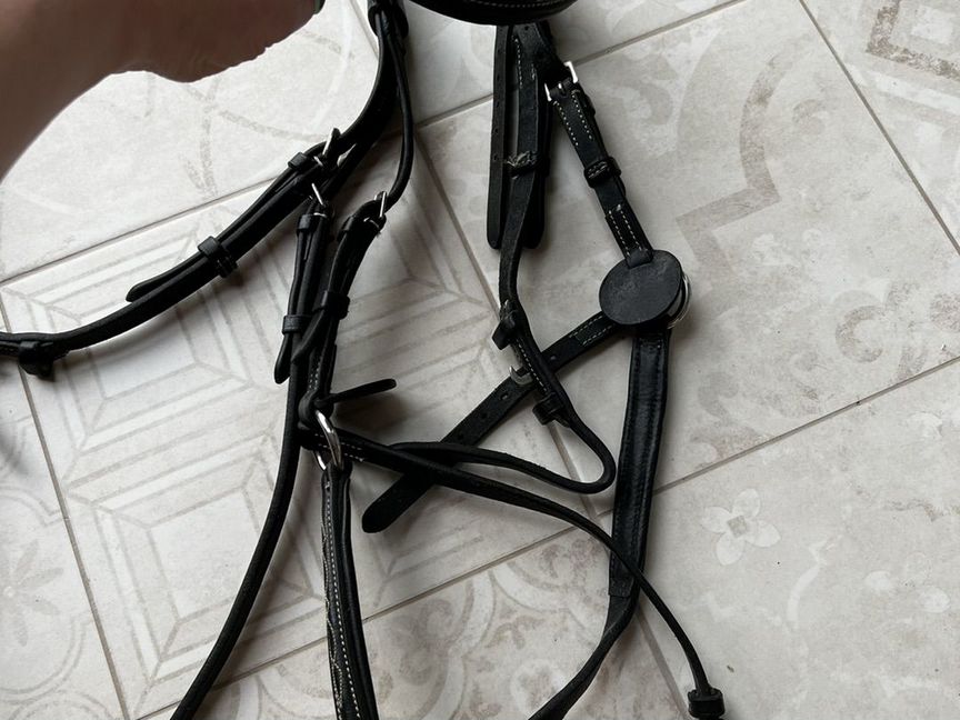 Уздечки на лошадь Dyon и Kavalkade