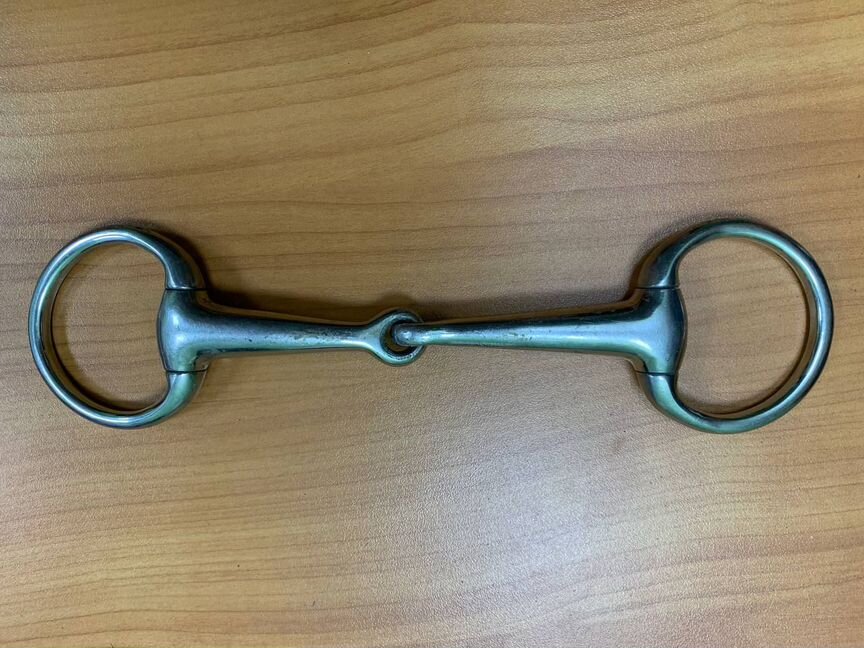 Трензель для лошади