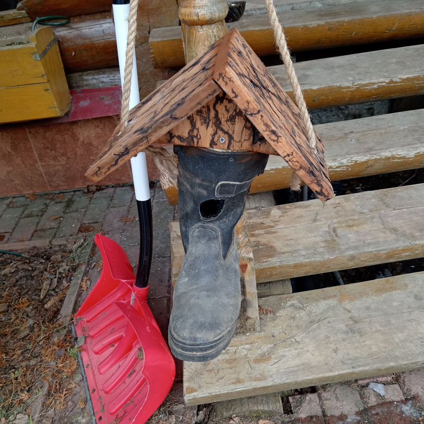 Синичник из сапога