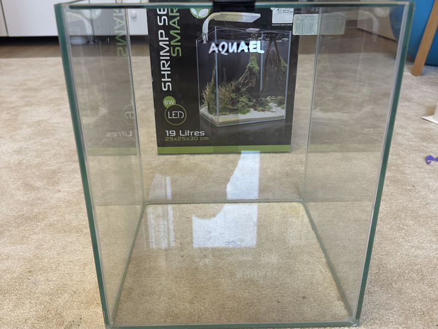 Аквариум aquael 19, есть скол