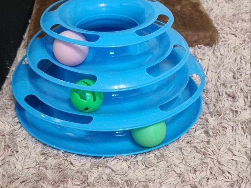 Домик икеа с игрушкой для котят