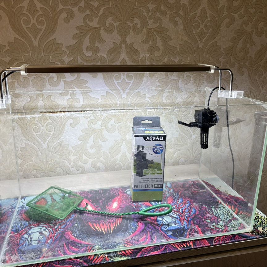 Аквариум, фильтр, лампа для растений