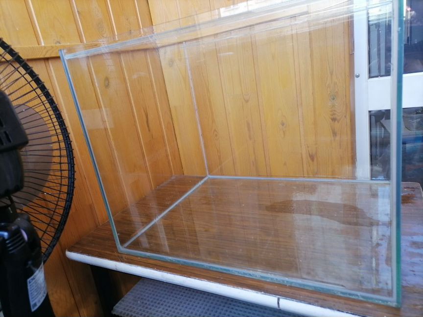 Аквариум 80 литров + столик