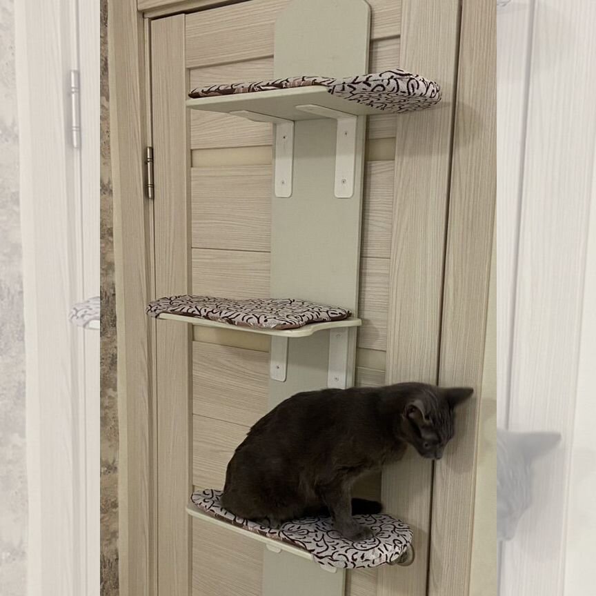 Полка для кошек на дверь