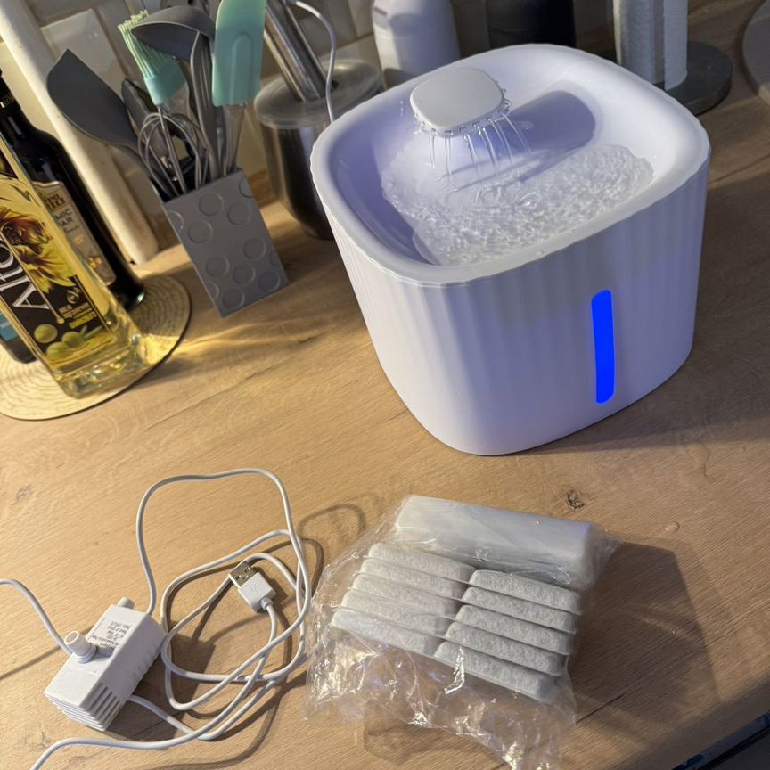 Фонтан поилка для кошек