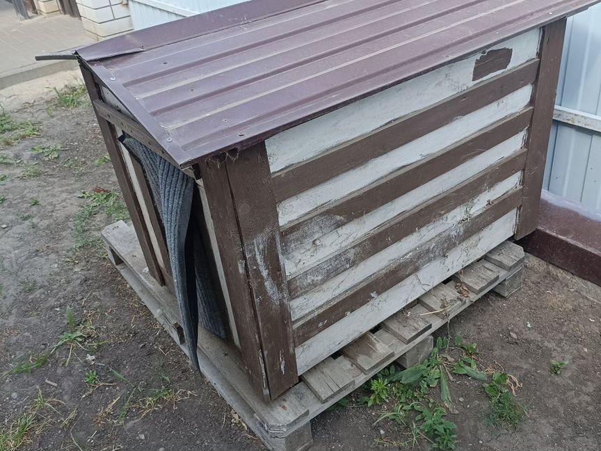 Продам будку собачью. Вторую отдадим бесплатно