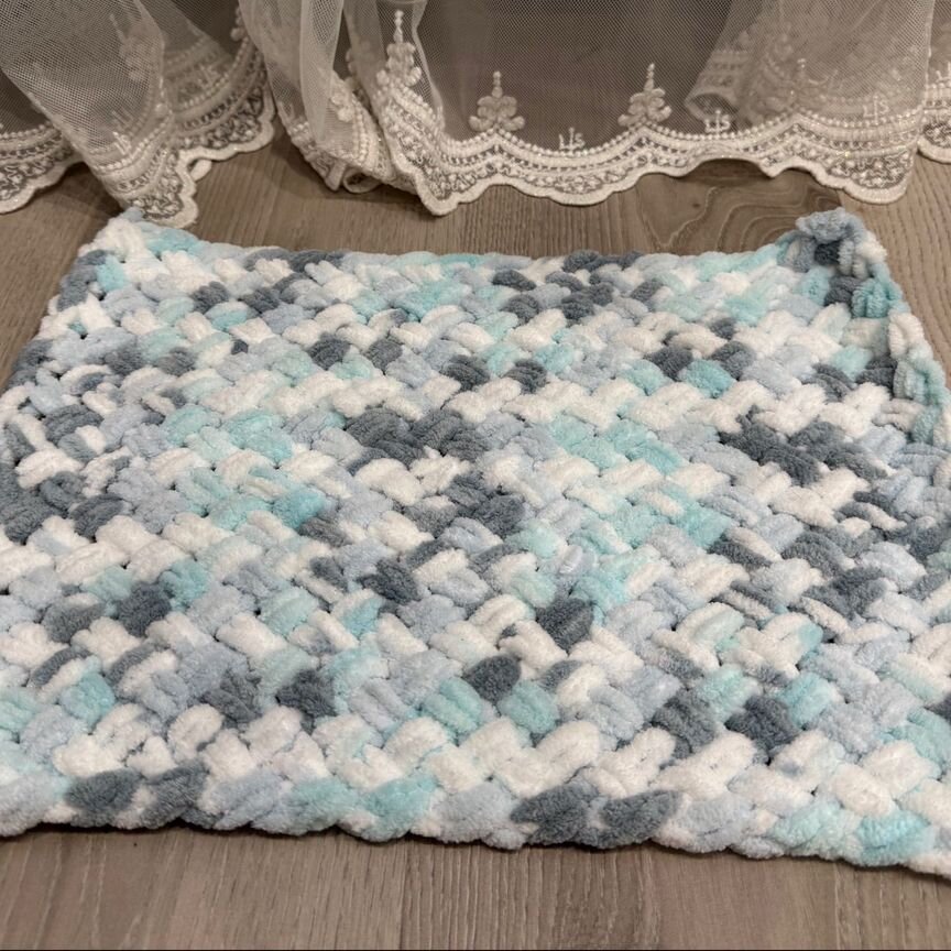 Лежачки и пледы для животных ручной работы