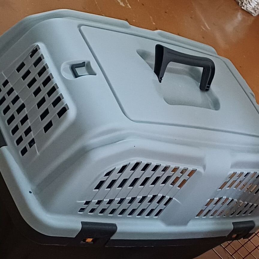 Продам переноску для кошек и собак