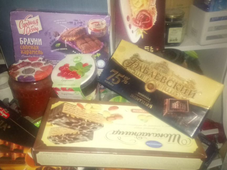 Продукты молочка, творог, мясное, хлеб, торты