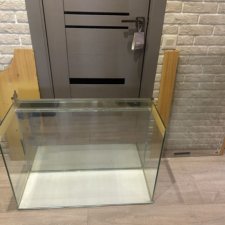 Аквариум 150 литров в аварийном состоянии