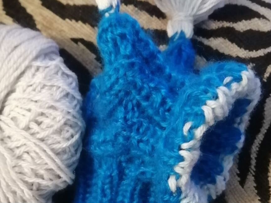 Вязаные шапочки для собак в наличии и под заказ