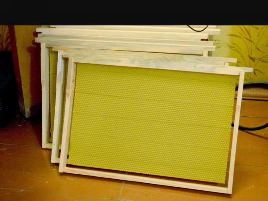 Рамки с вощиной на 300