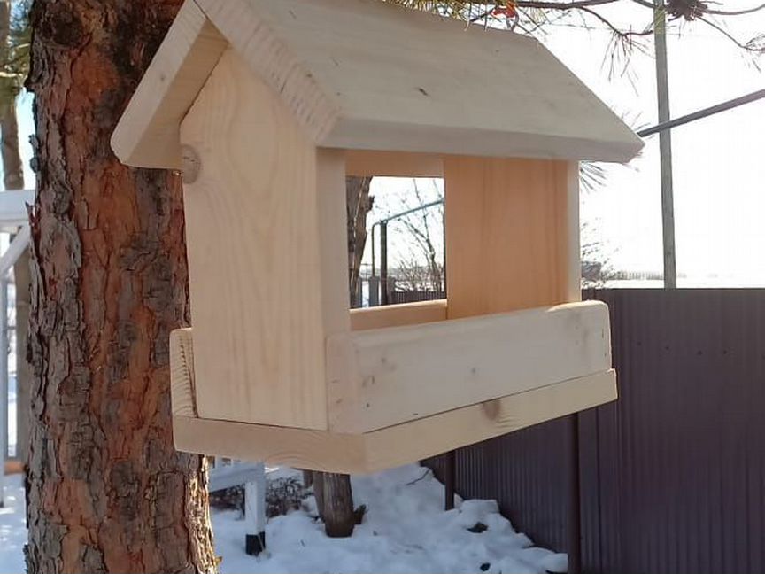 Кормушка для птиц из дерева