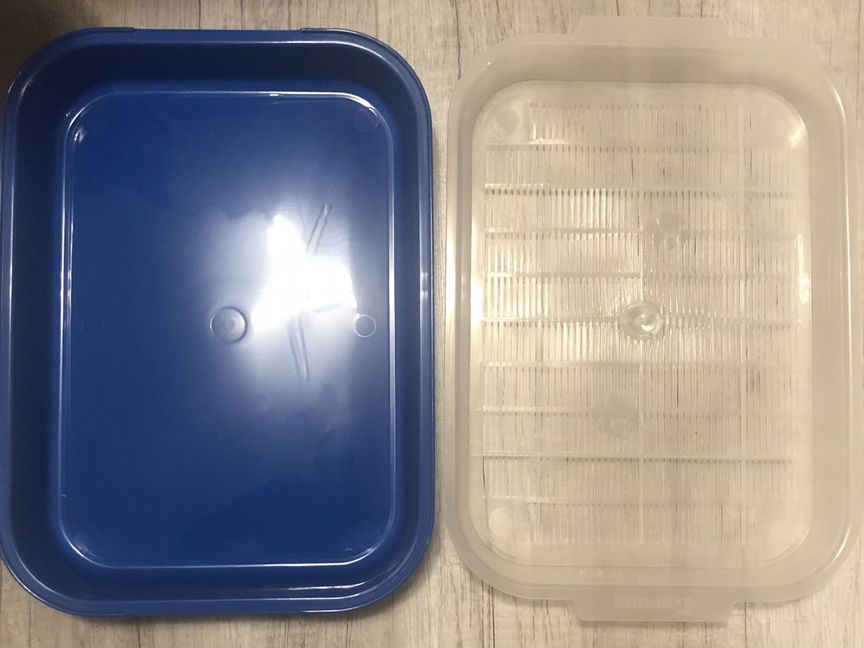 Новый лоток с сеткой для животных