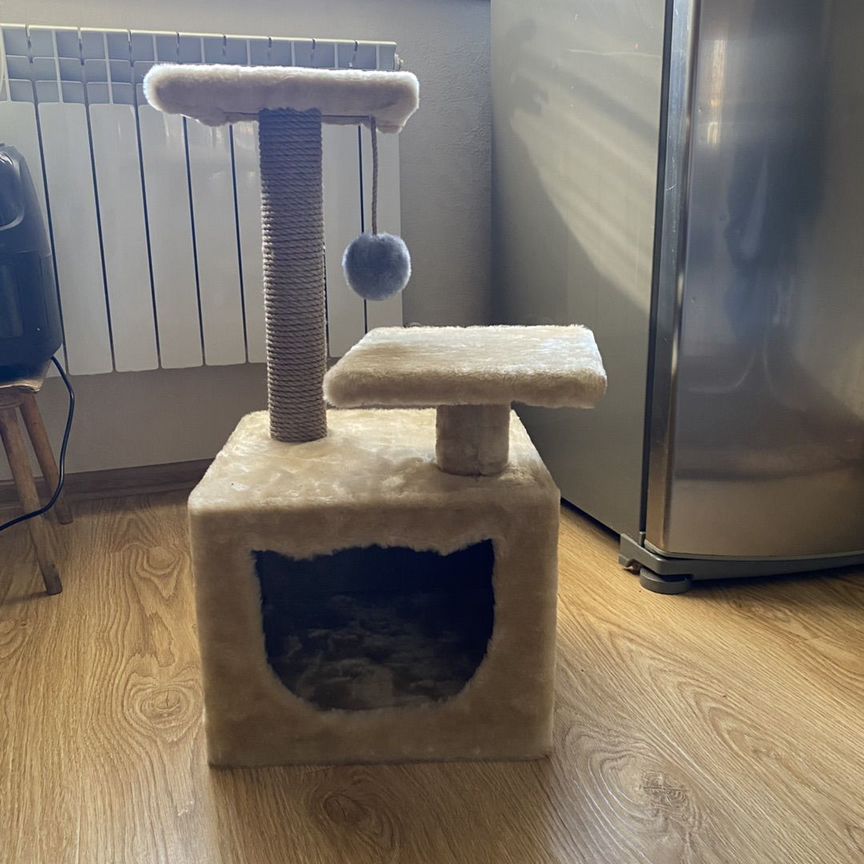 Кошкин дом с когтеточкой