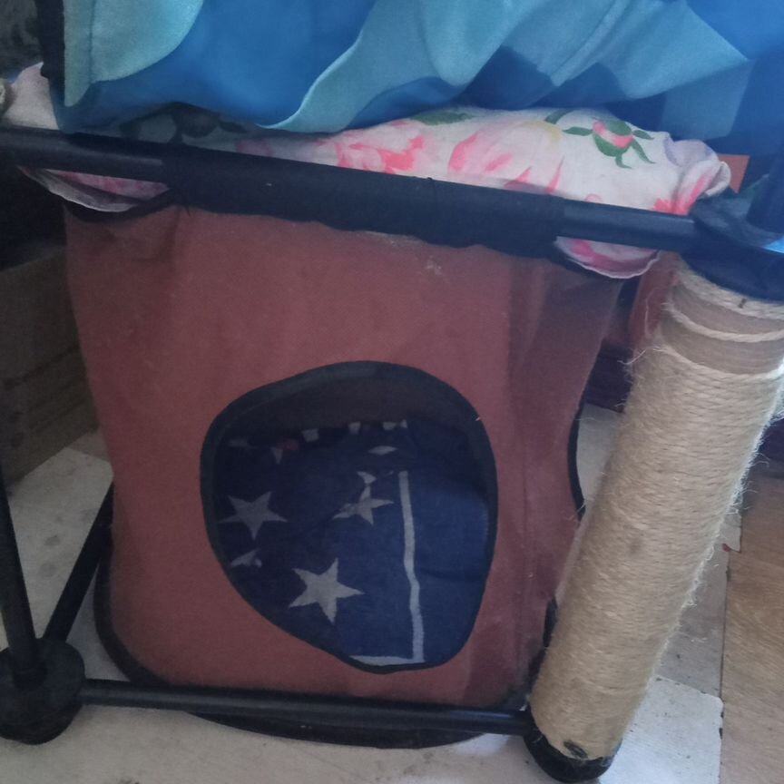 Домик для кошки с когтеточкой разборный, бу