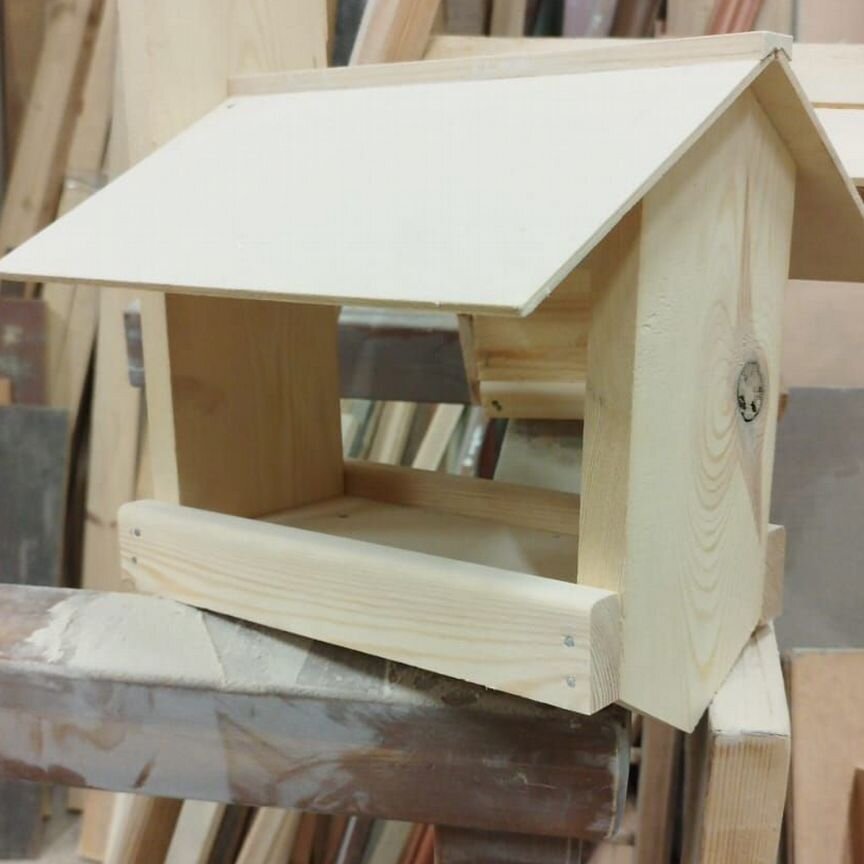 Кормушка для птиц уличная