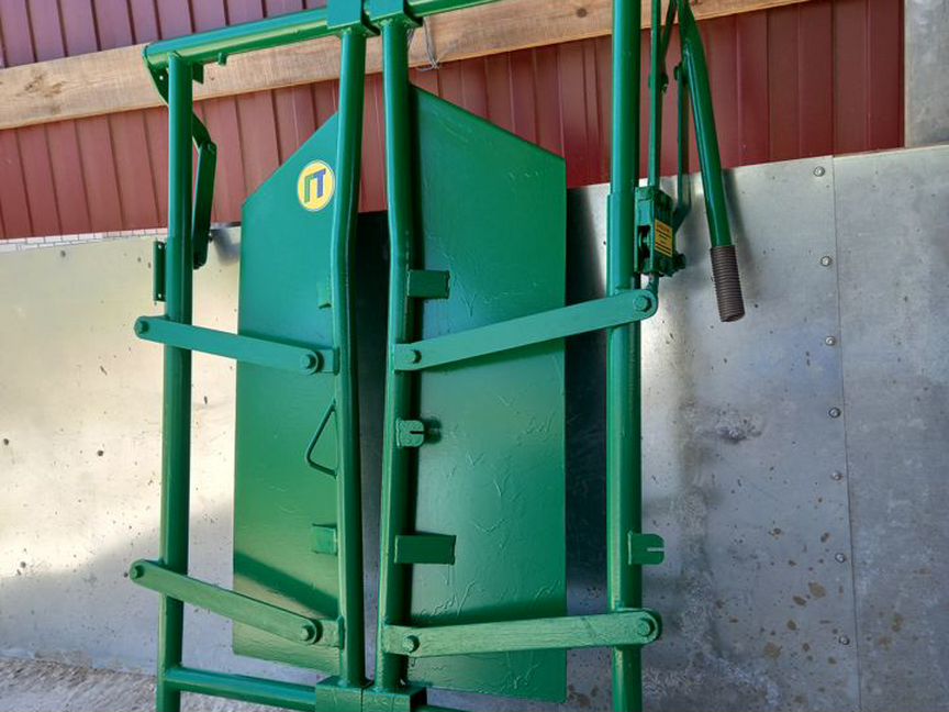 Фиксирующие ворота для крс