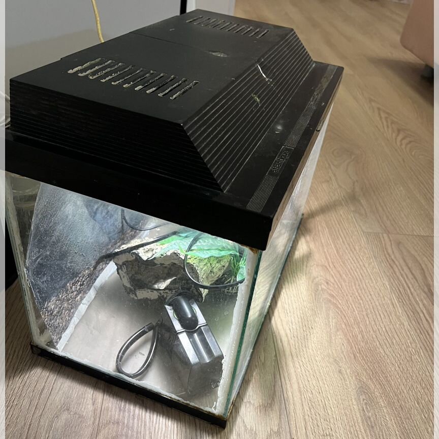 Аквариум со светом и принадлежности