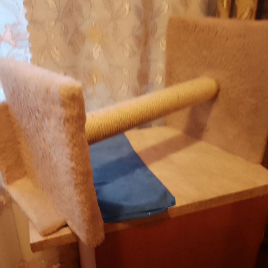 Когтеточка столбик с лежанкой