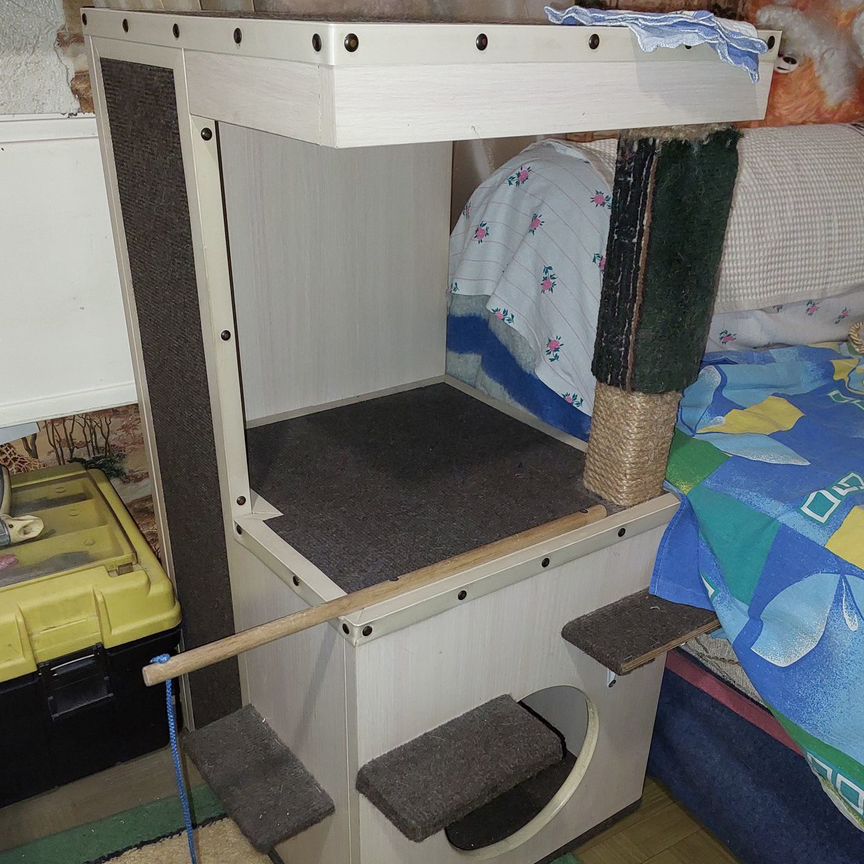 Кошачий домик с когтеточкой бу