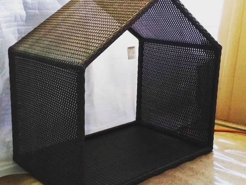 Лежанка или будка для собаки